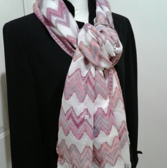 CROCS | Accessories | Nwt Large Crocs Chevron Pattern Scarf | Poshmark